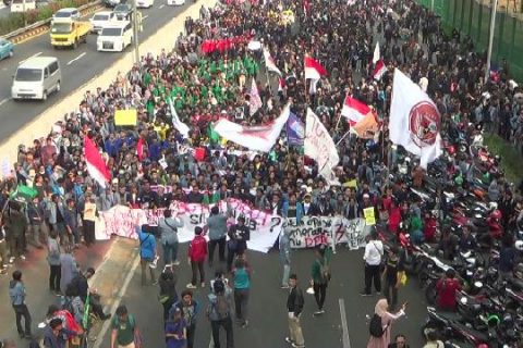 Jaringan Klientel dan Distribusi Sumber Daya: Kajian Kasus Politik ...
