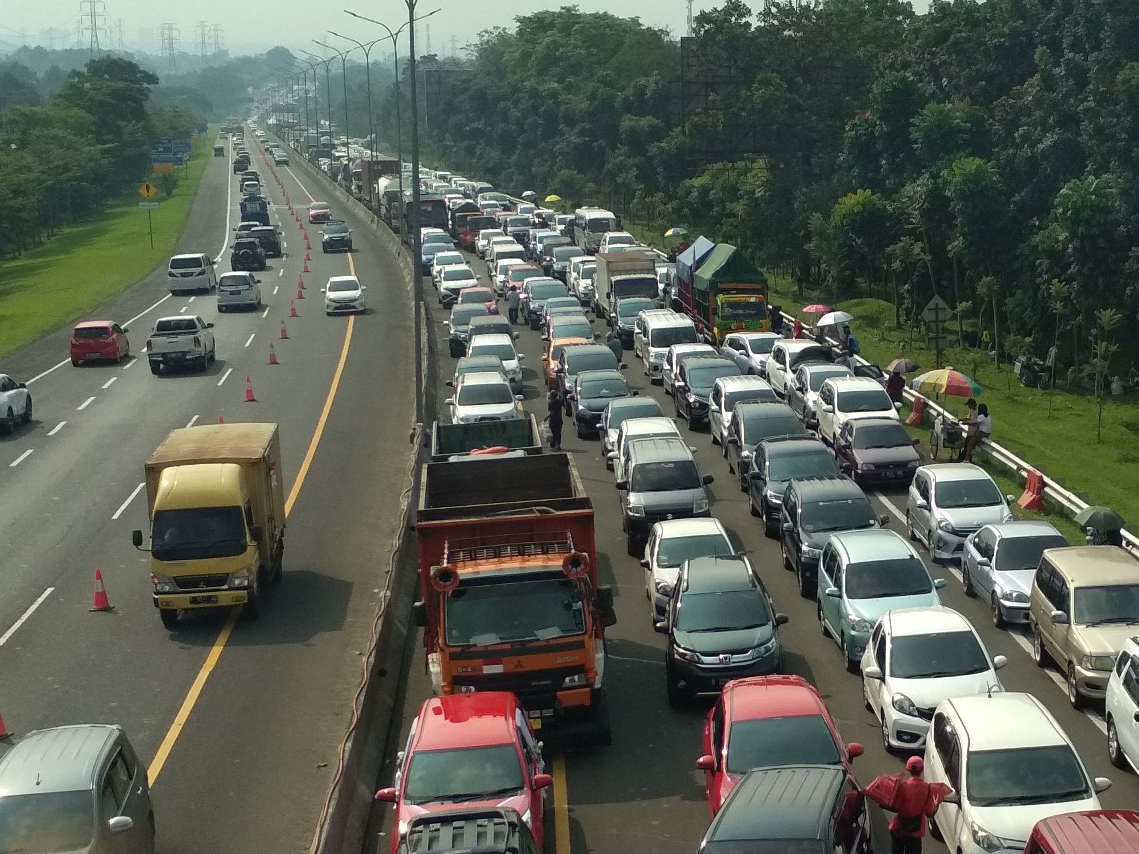 Tol Jagorawi Jelang Masuk Cawang Macet Parah - Faktual.id